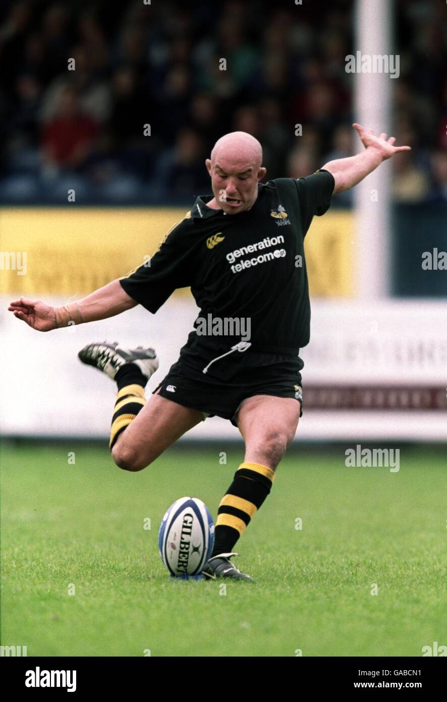 London wasps phil greening kicks a conversion hi-res stock photography ...