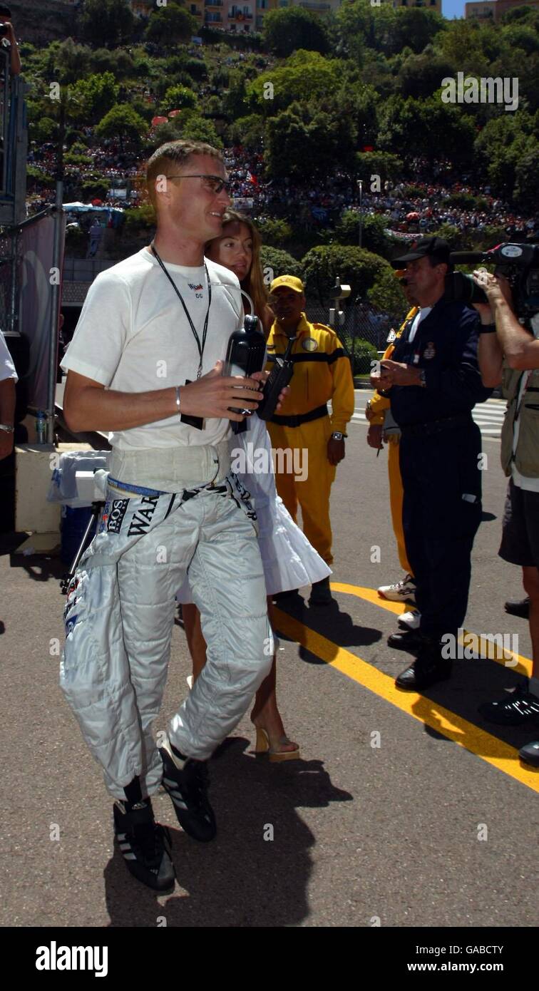 McLaren's David Coulthard strolls into the pitlane with his girlfriend ...