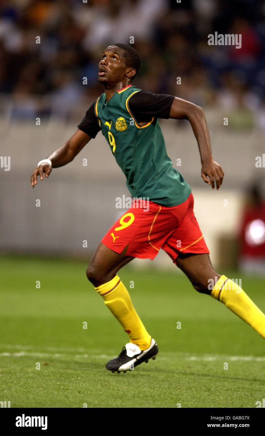 Samuel eto'o cameroon 2002 hi-res stock photography and images - Alamy