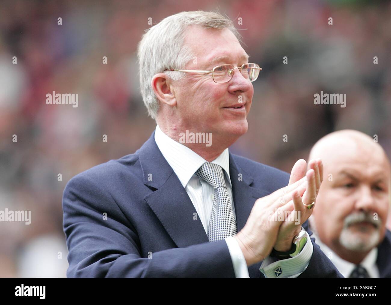 Celebration clap clapping football hi-res stock photography and images ...