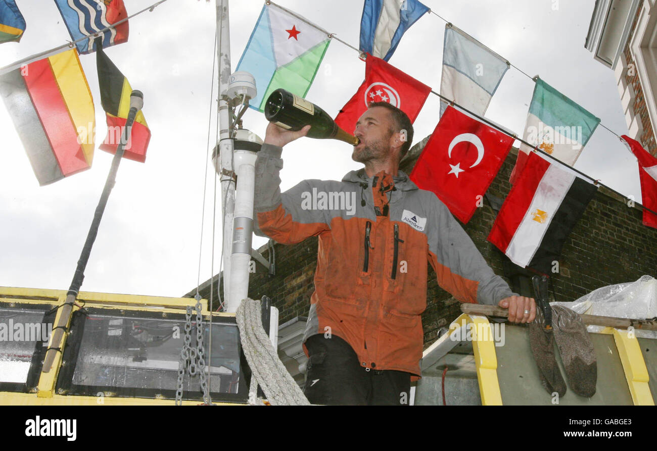 Jason Lewis finishes trip round the world Stock Photo - Alamy