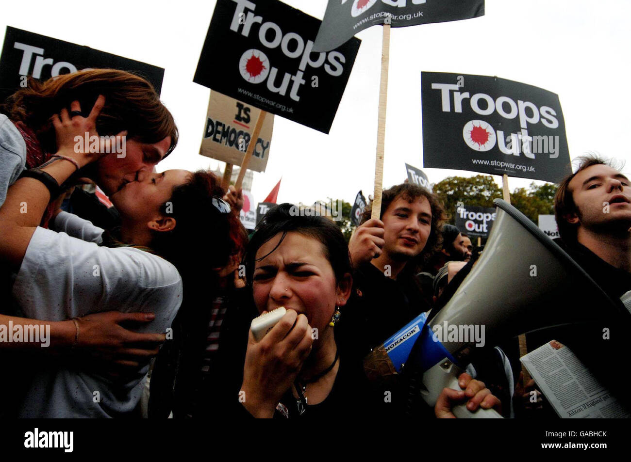 Kissing protest hi-res stock photography and images - Alamy