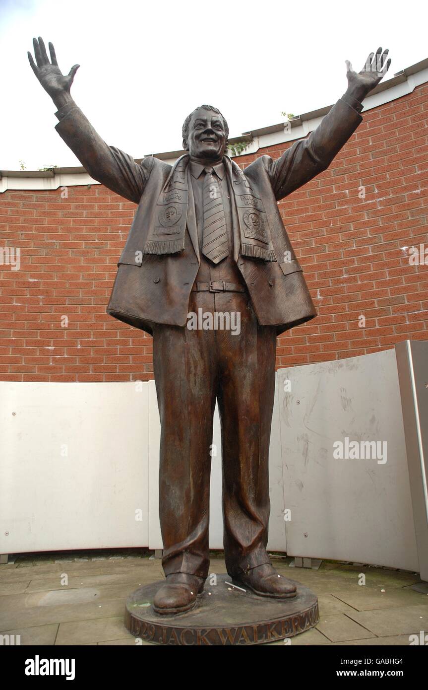 Blackburn rovers jack walker statue outside the ground hi-res stock ...