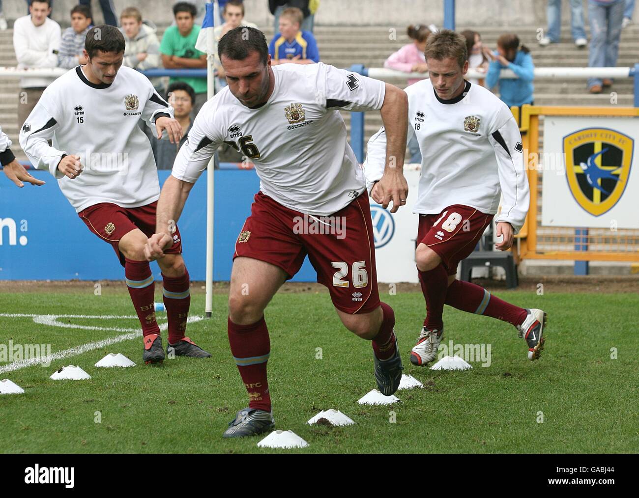 Burnleys alan mahon warm up prior to the game hi-res stock photography ...