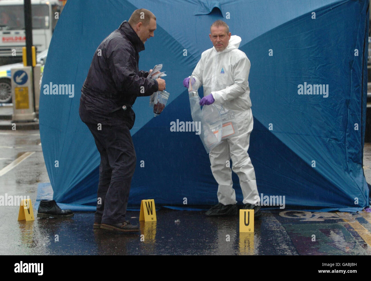 Man killed falling under bus Stock Photo - Alamy