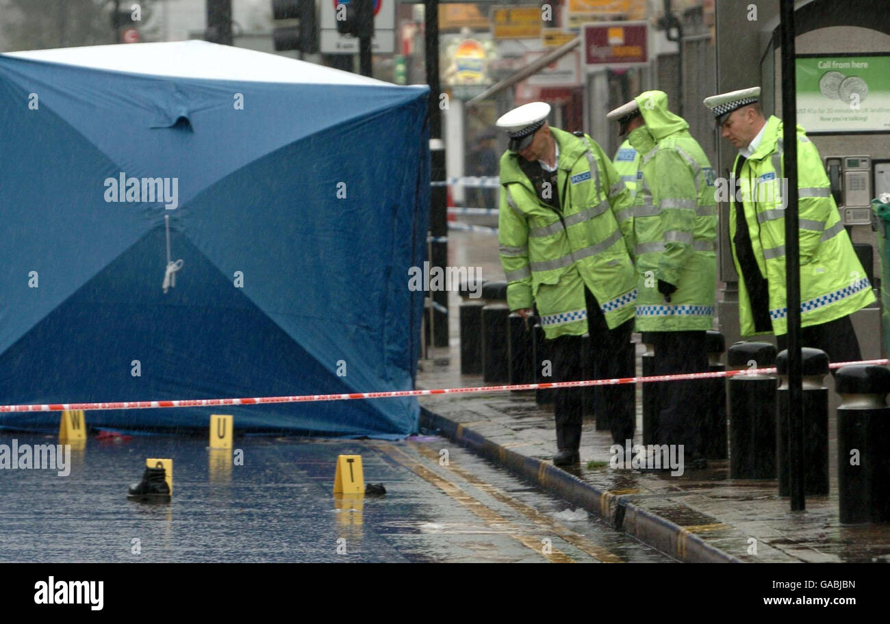 Man killed falling under bus Stock Photo - Alamy