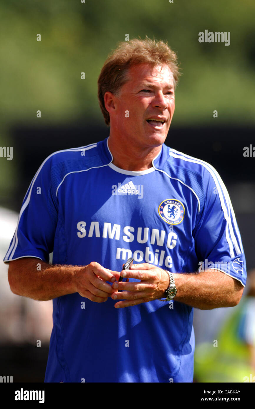Chelsea old boys v west ham united team hi-res stock photography and ...