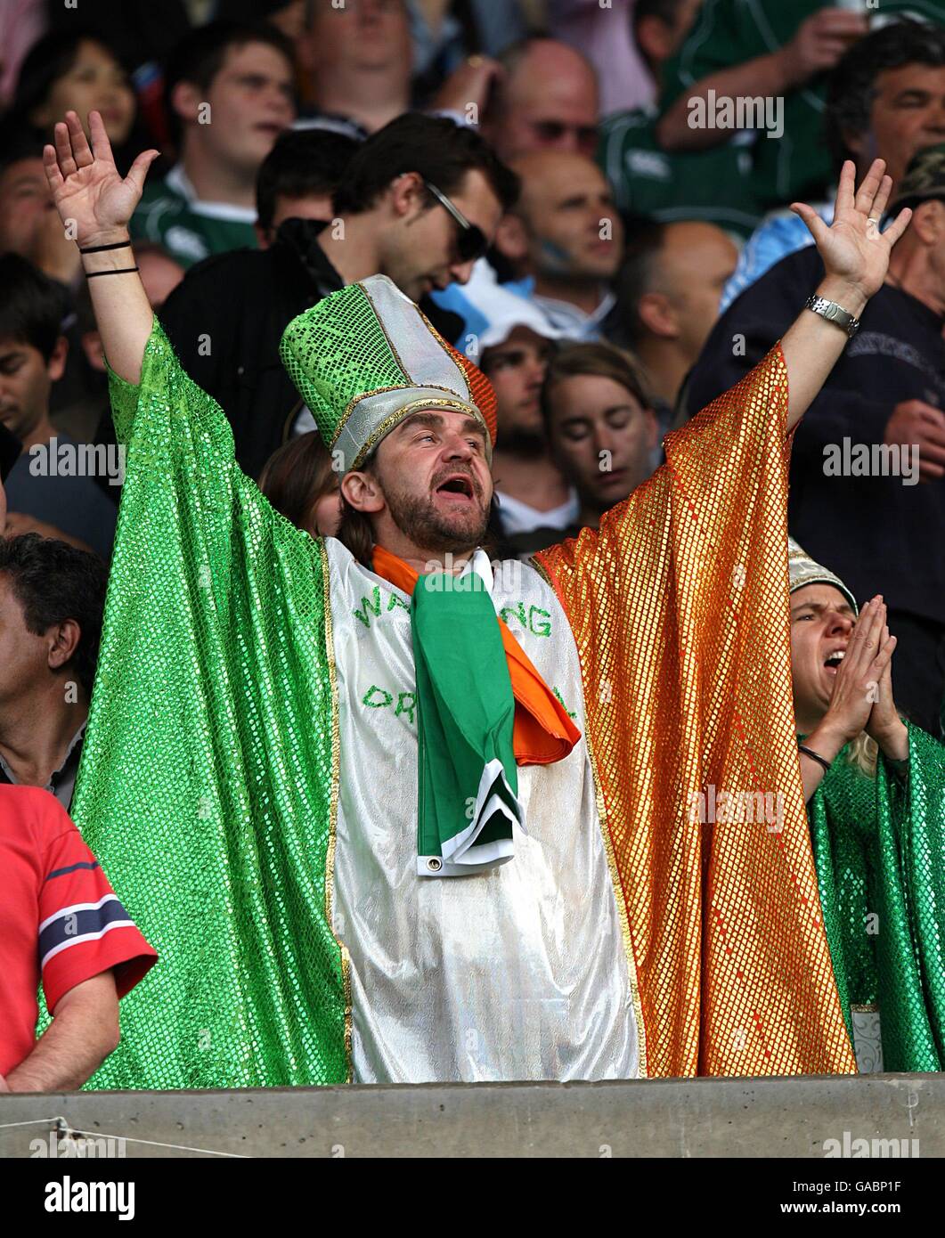 Ireland fan cheers on her team hi-res stock photography and images - Alamy