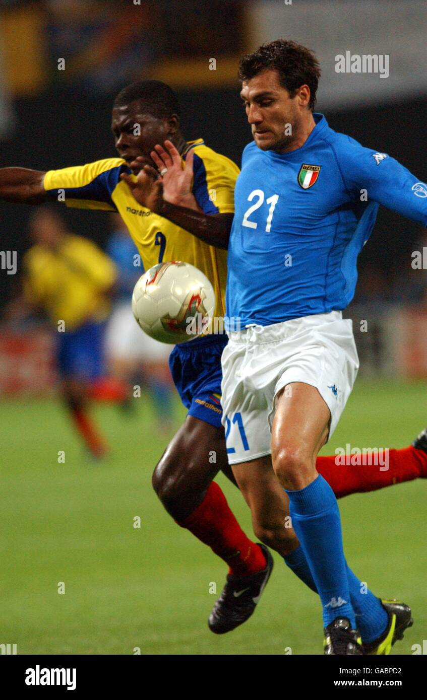 Soccer -FIFA World Cup 2002 - Group G - Italy v Ecuador Stock Photo - Alamy