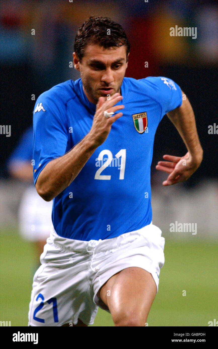 Soccer -FIFA World Cup 2002 - Group G - Italy v Ecuador Stock Photo - Alamy