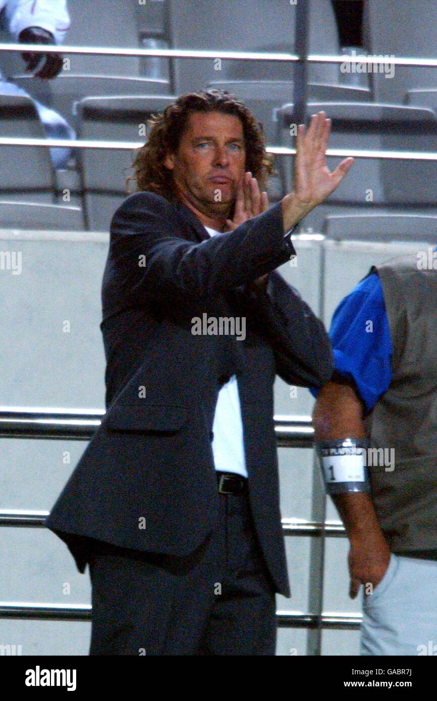 Football coach manager senegal hi-res stock photography and images - Alamy