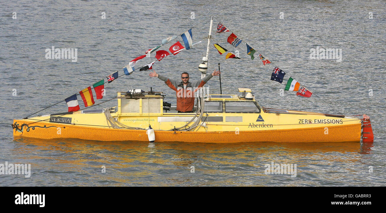 Jason Lewis finishes trip round the world Stock Photo - Alamy