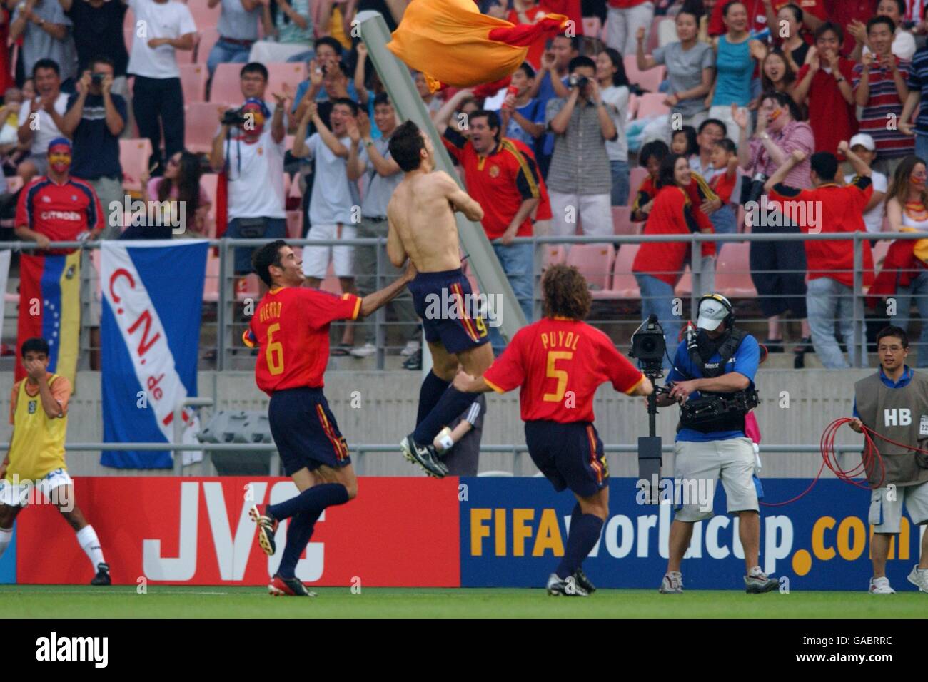 Soccer - FIFA World Cup 2002 - Group B - Spain v Paraguay Stock Photo ...