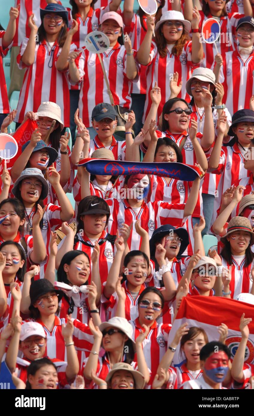 Soccer - FIFA World Cup 2002 - Group B - Spain v Paraguay Stock Photo ...