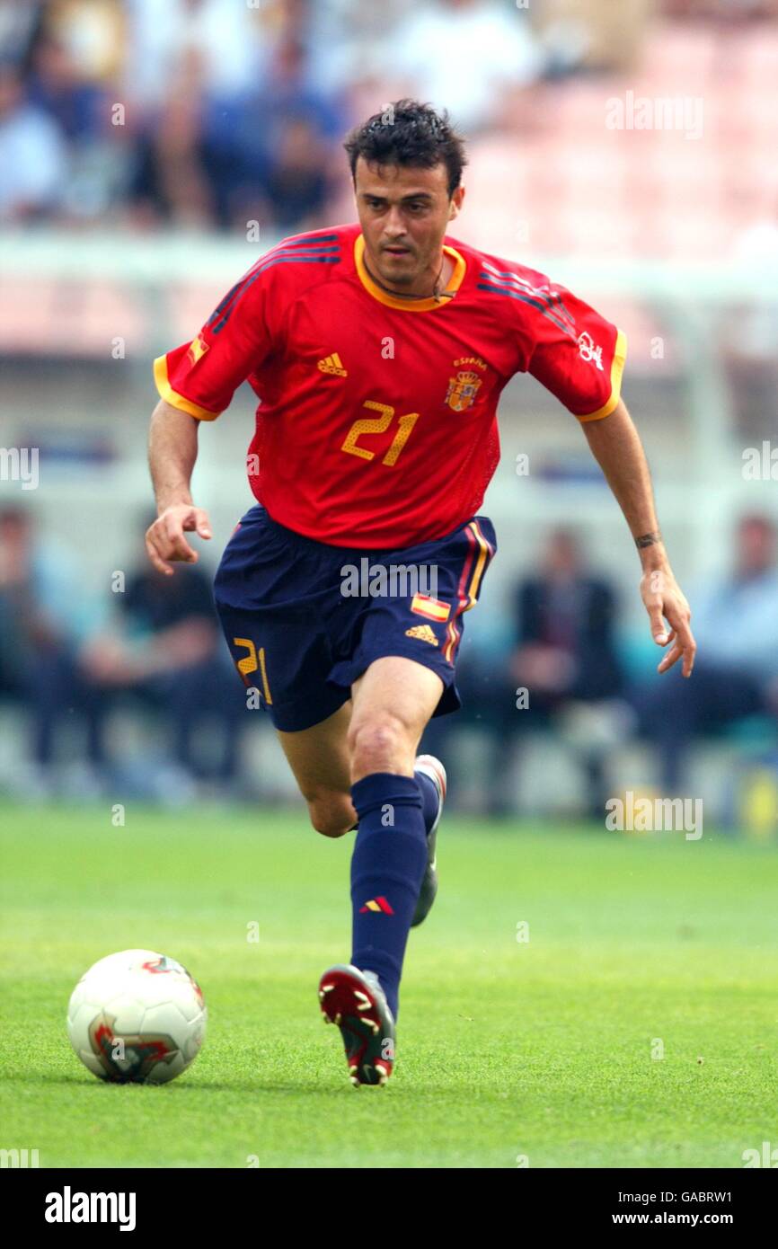 Soccer - FIFA World Cup 2002 - Group B - Spain v Paraguay Stock Photo ...