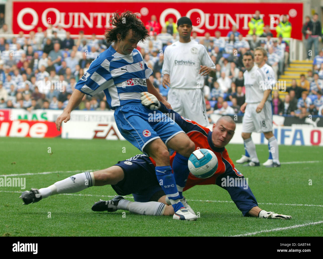 Reading's Stephen Hunt and Derby County's keeper Stephen Bywater battle ...