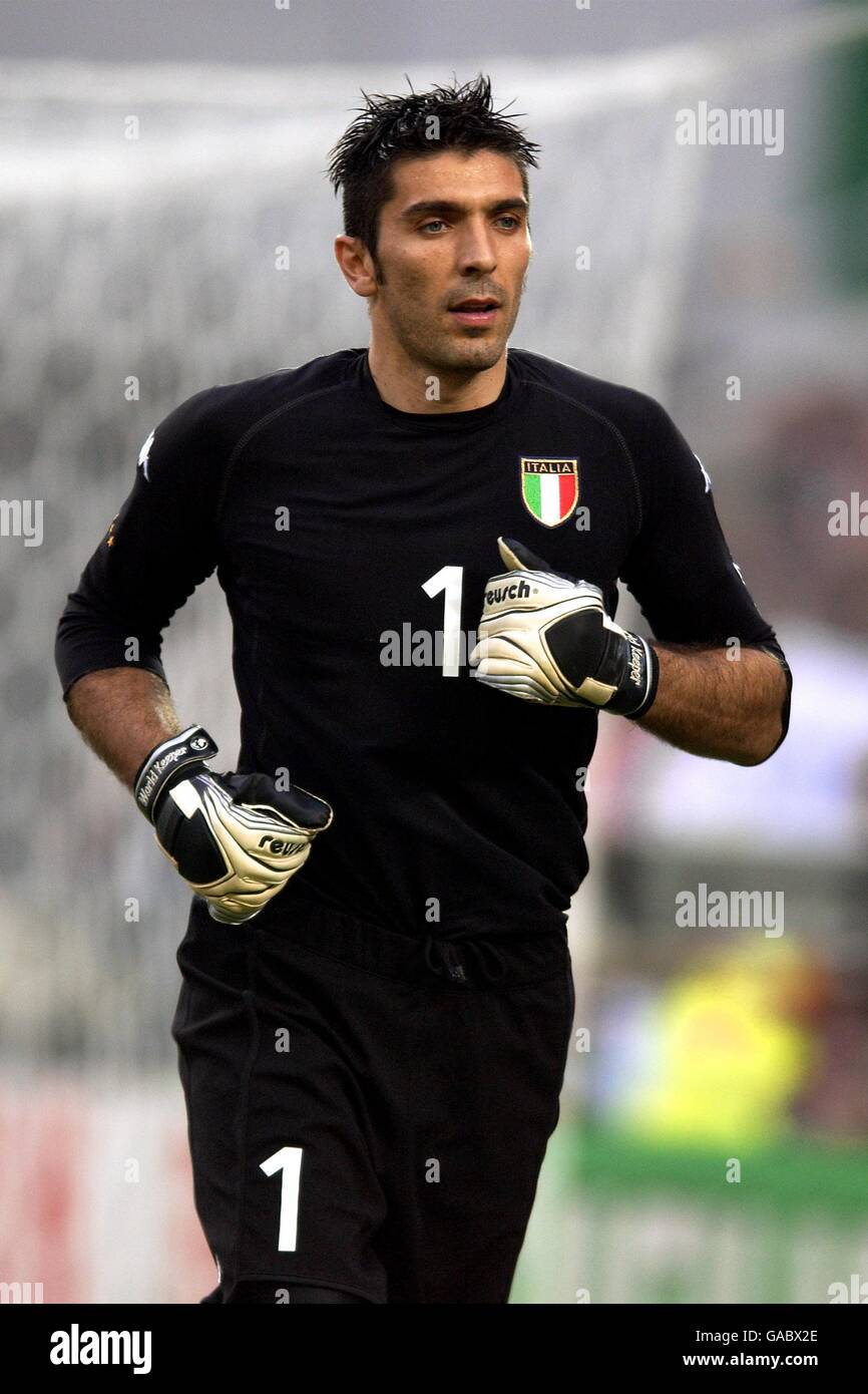 Soccer - FIFA World Cup 2002 - Group G - Italy v Croatia Stock Photo ...