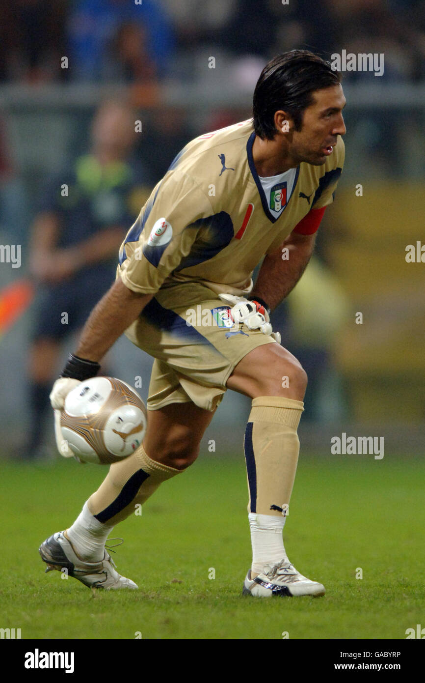 Gianluigi buffon 2008 italy hi-res stock photography and images - Alamy
