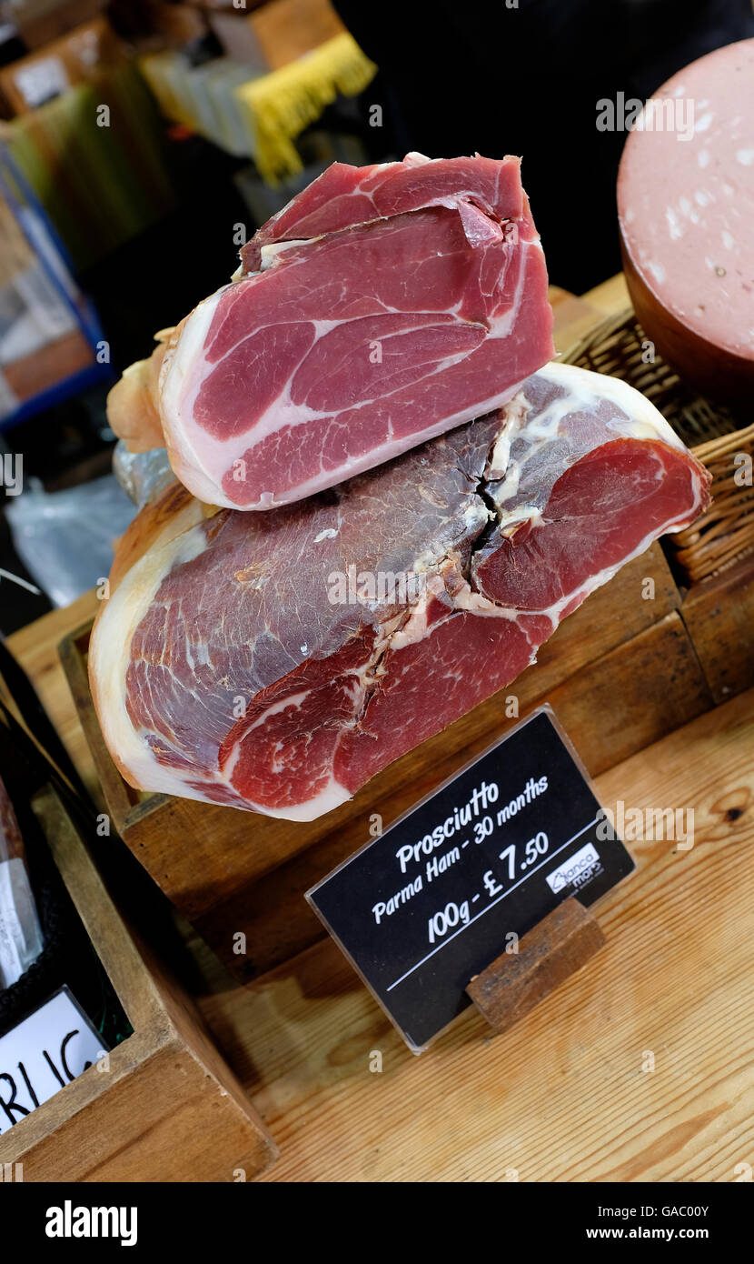 Rustic market stall display hi-res stock photography and images - Alamy