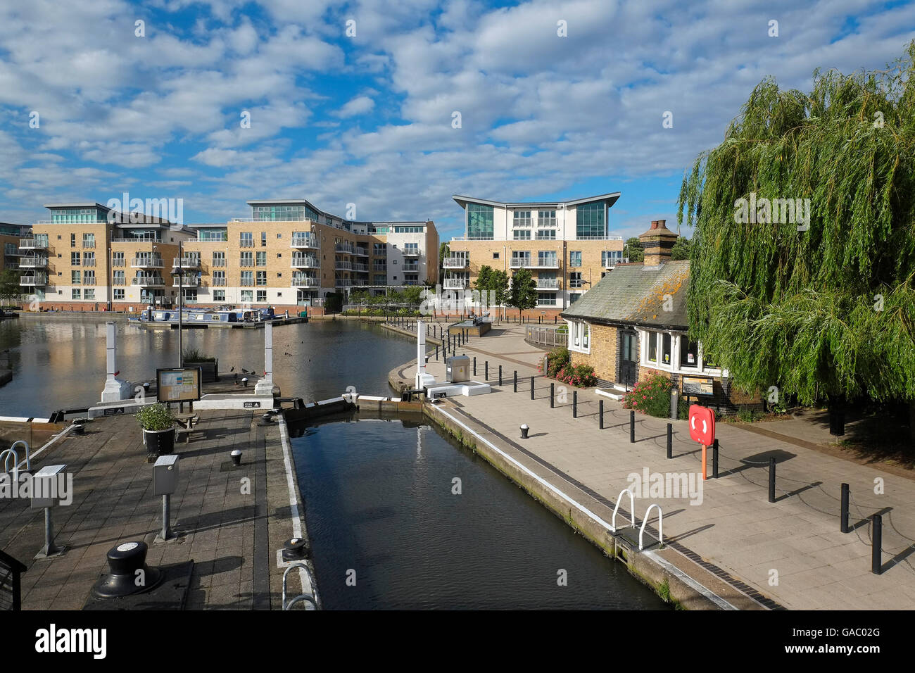 brentford lock and apartments, london, england Stock Photo - Alamy