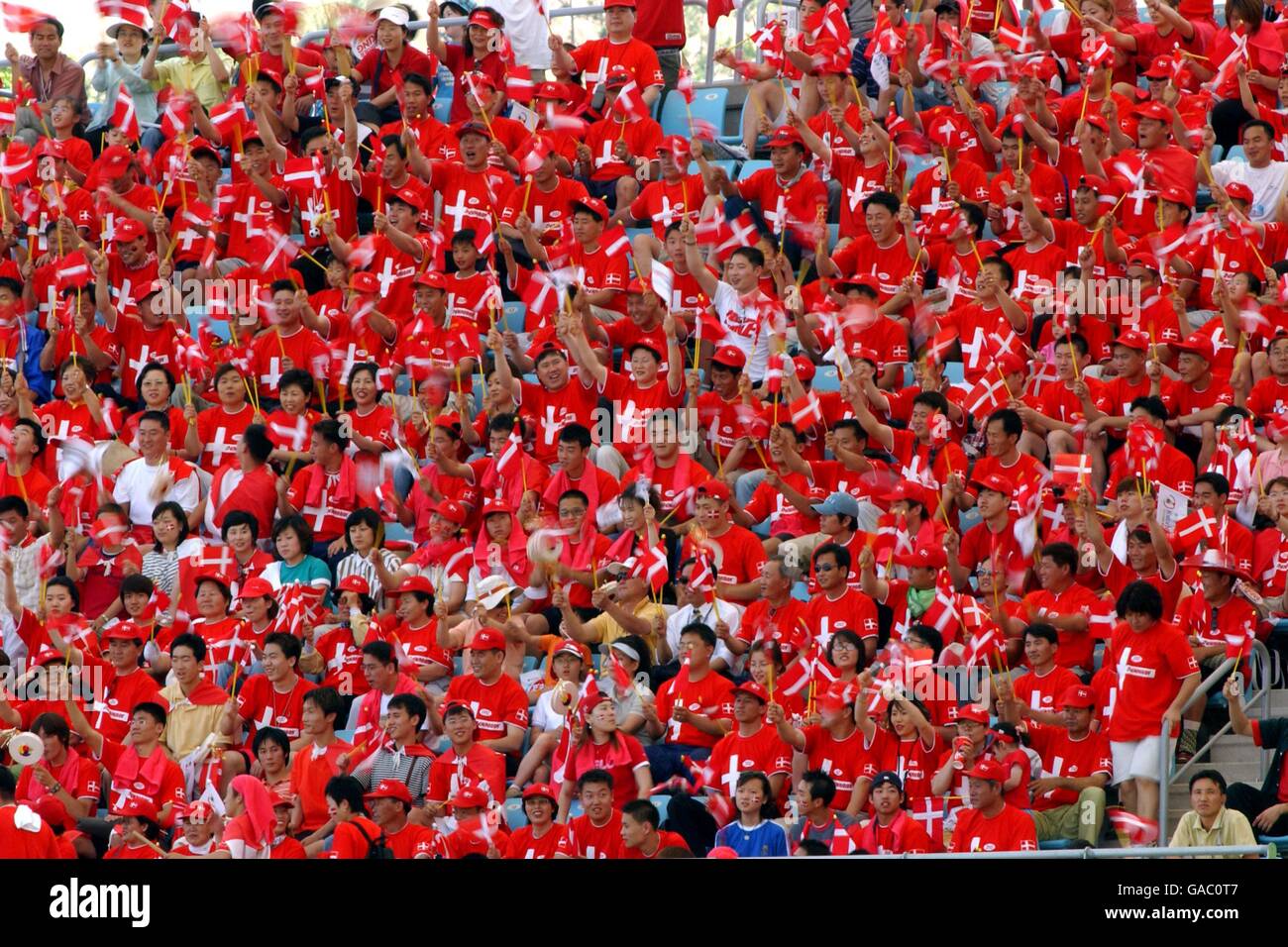 Senegal football team 2002 hi-res stock photography and images - Alamy