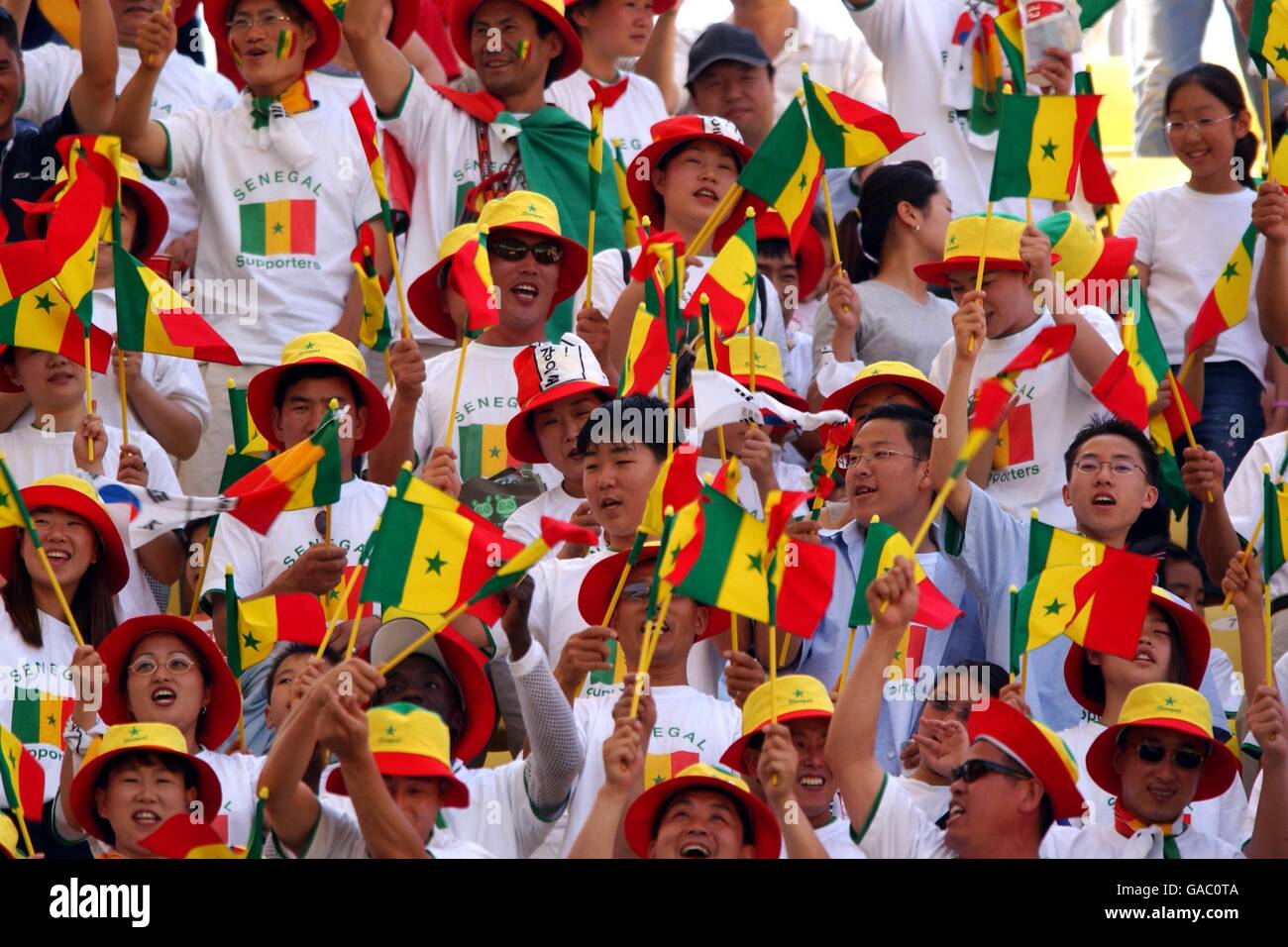 Senegal football team 2002 hi-res stock photography and images - Alamy