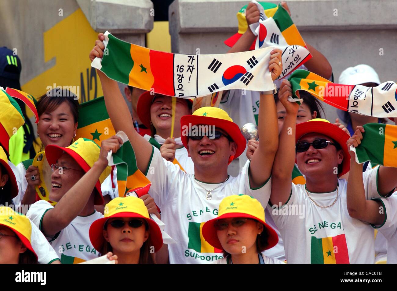 Senegal football team 2002 hi-res stock photography and images - Alamy
