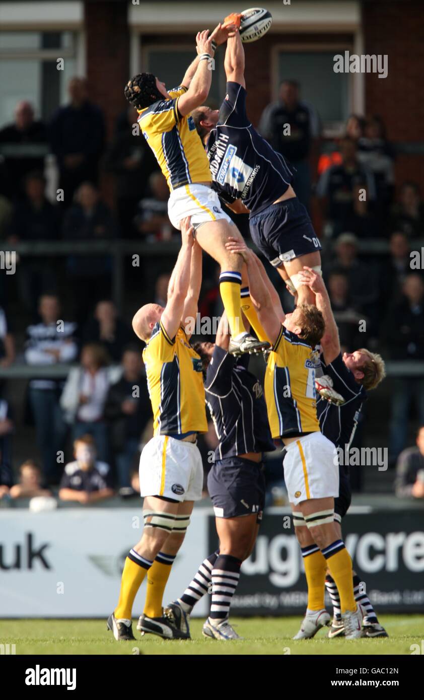 Bristol Rugby's Dan Ward-Smith reaches the ball first Stock Photo - Alamy