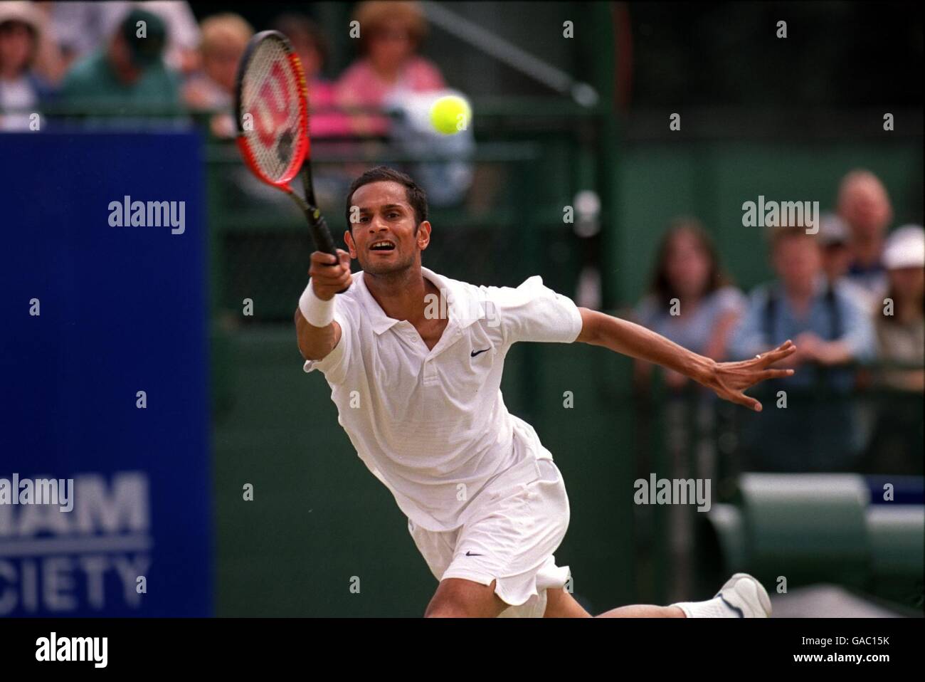 Tennis - Nottingham Open 2002 - Quarter Final Stock Photo - Alamy