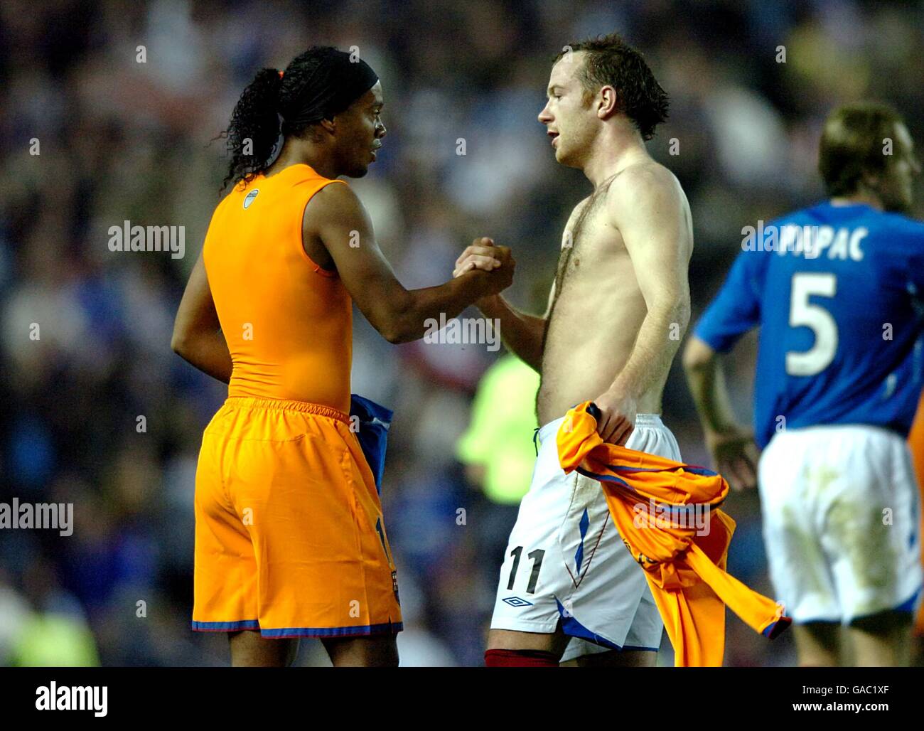 Ronaldinho hands with rangers hi-res stock photography and images - Alamy