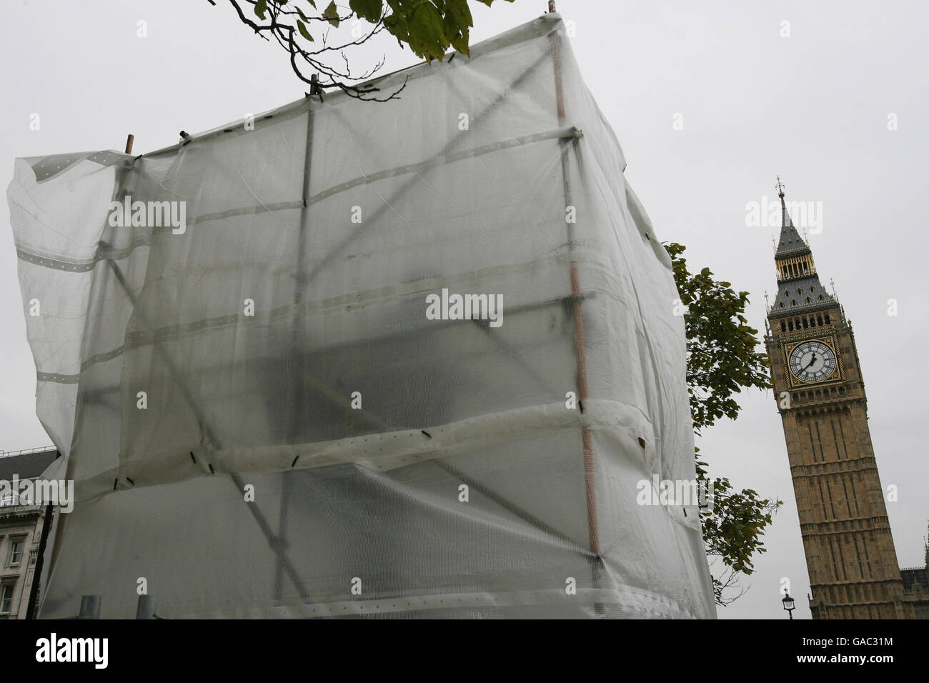Statue to be unveiled tomorrow Stock Photo - Alamy