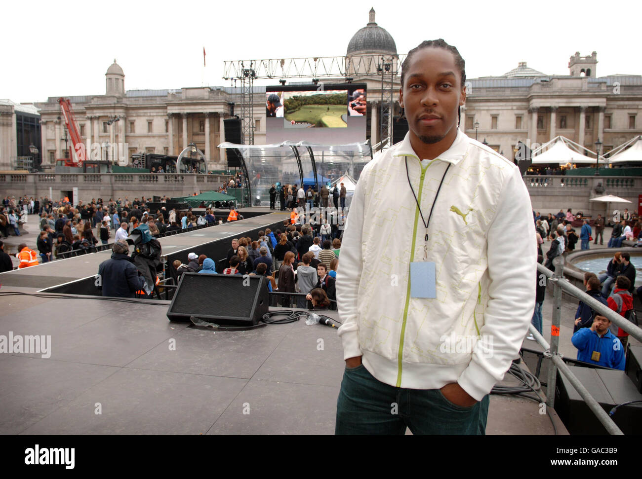 Lemar on stage in trafalgar square hi-res stock photography and images ...