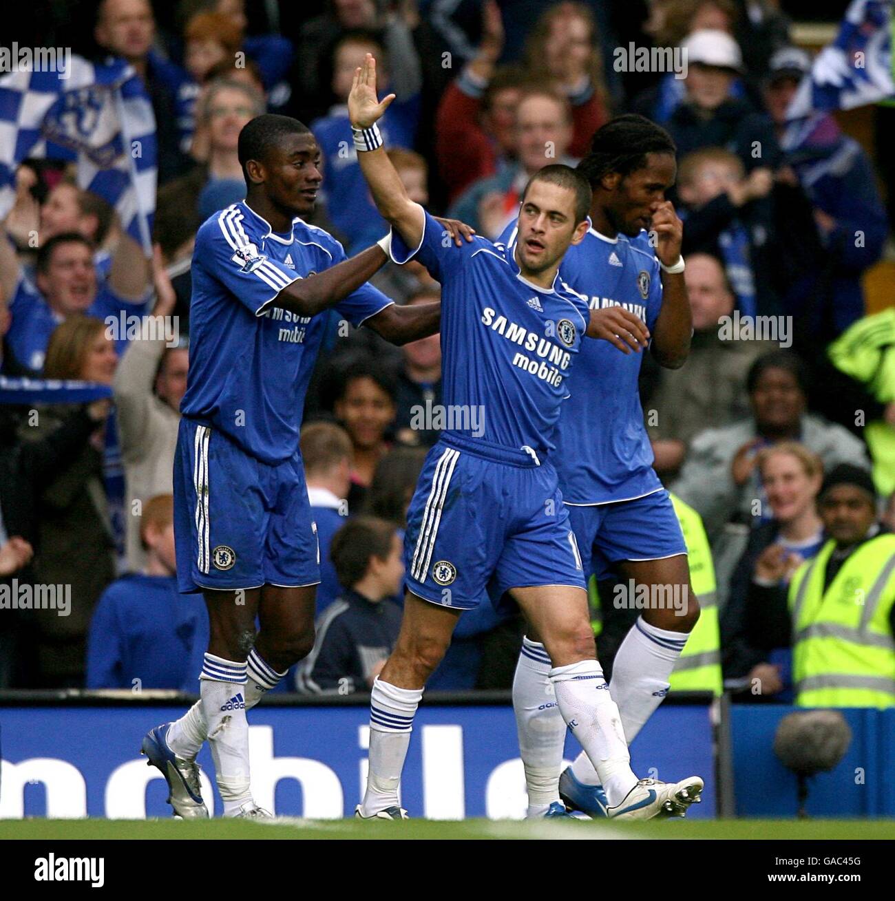 Chelsea's Joe Cole (centre) celebrates scoring his sides fourth goal ...