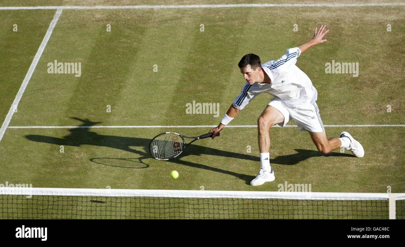Tim henman lunges for the ball hi-res stock photography and images - Alamy