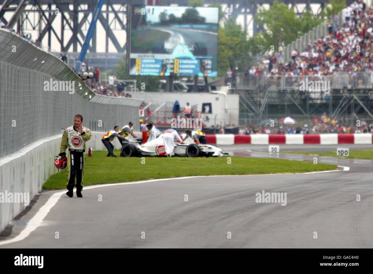 Formula one car spinning out hi-res stock photography and images - Alamy