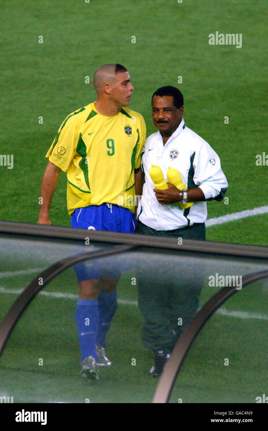 Brazil world cup final 2002 ronaldo hi-res stock photography and images ...