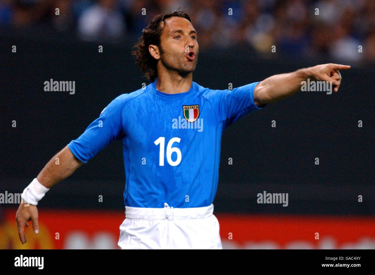 Soccer - FIFA World Cup 2002 - Group G - Italy v Ecuador Stock Photo ...