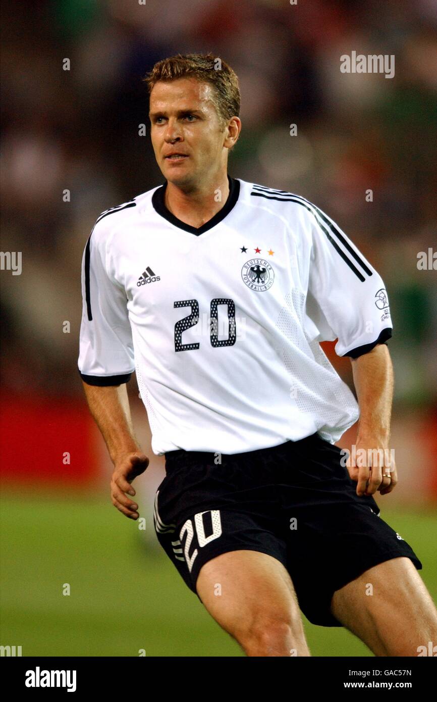 Oliver bierhoff 2002 hi-res stock photography and images - Alamy