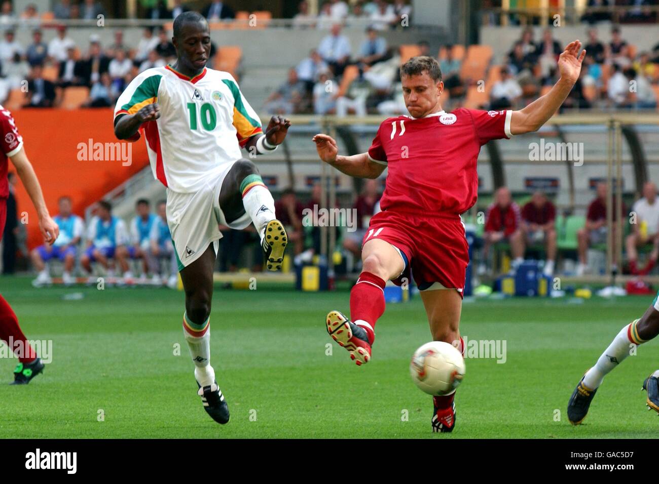 Soccer - World Cup 2002 - Group A - Denmark v Senegal Stock Photo - Alamy