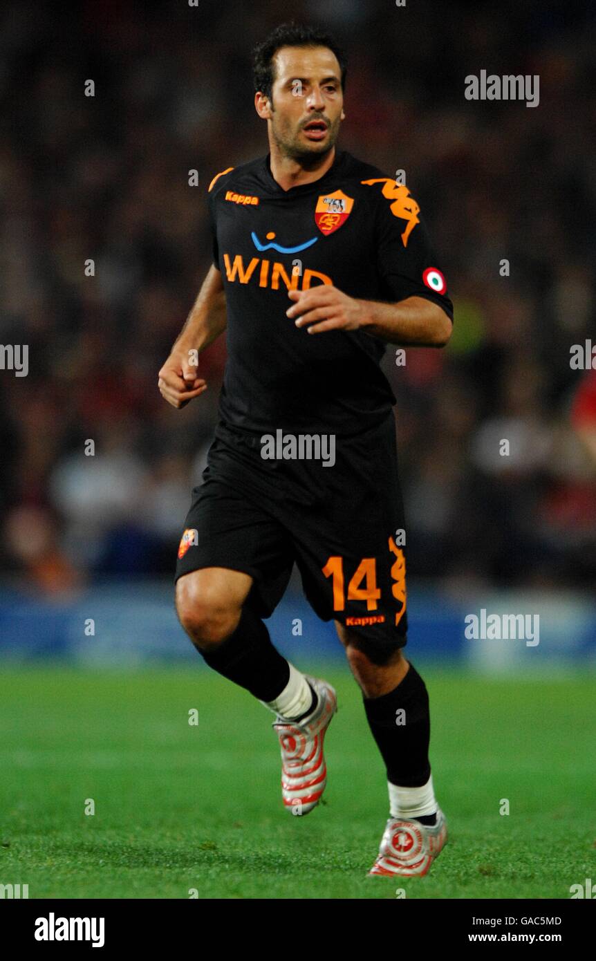 Ludovic giuly hi-res stock photography and images - Alamy