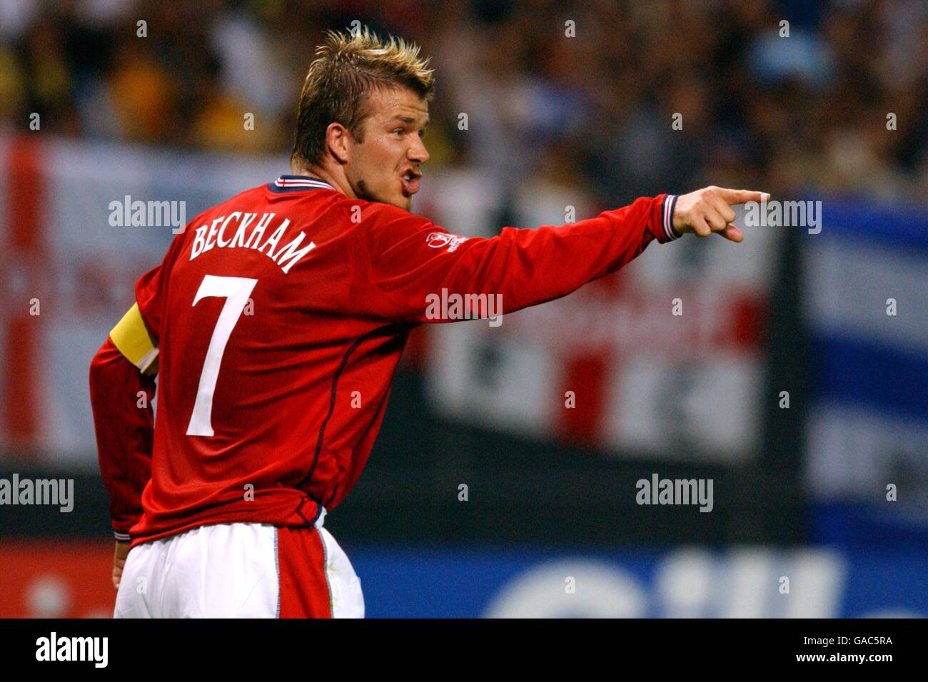 David beckam 2002 hi-res stock photography and images - Alamy