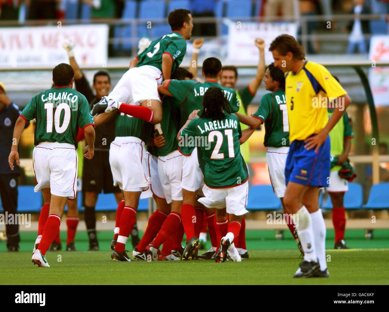 Soccer - FIFA World Cup 2002 - Group G - Mexico v Ecuador Stock Photo ...