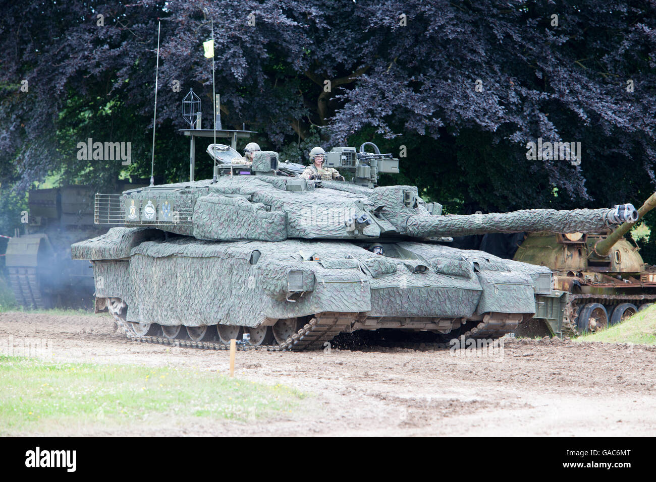 Challenger 2 tank uk hi-res stock photography and images - Alamy