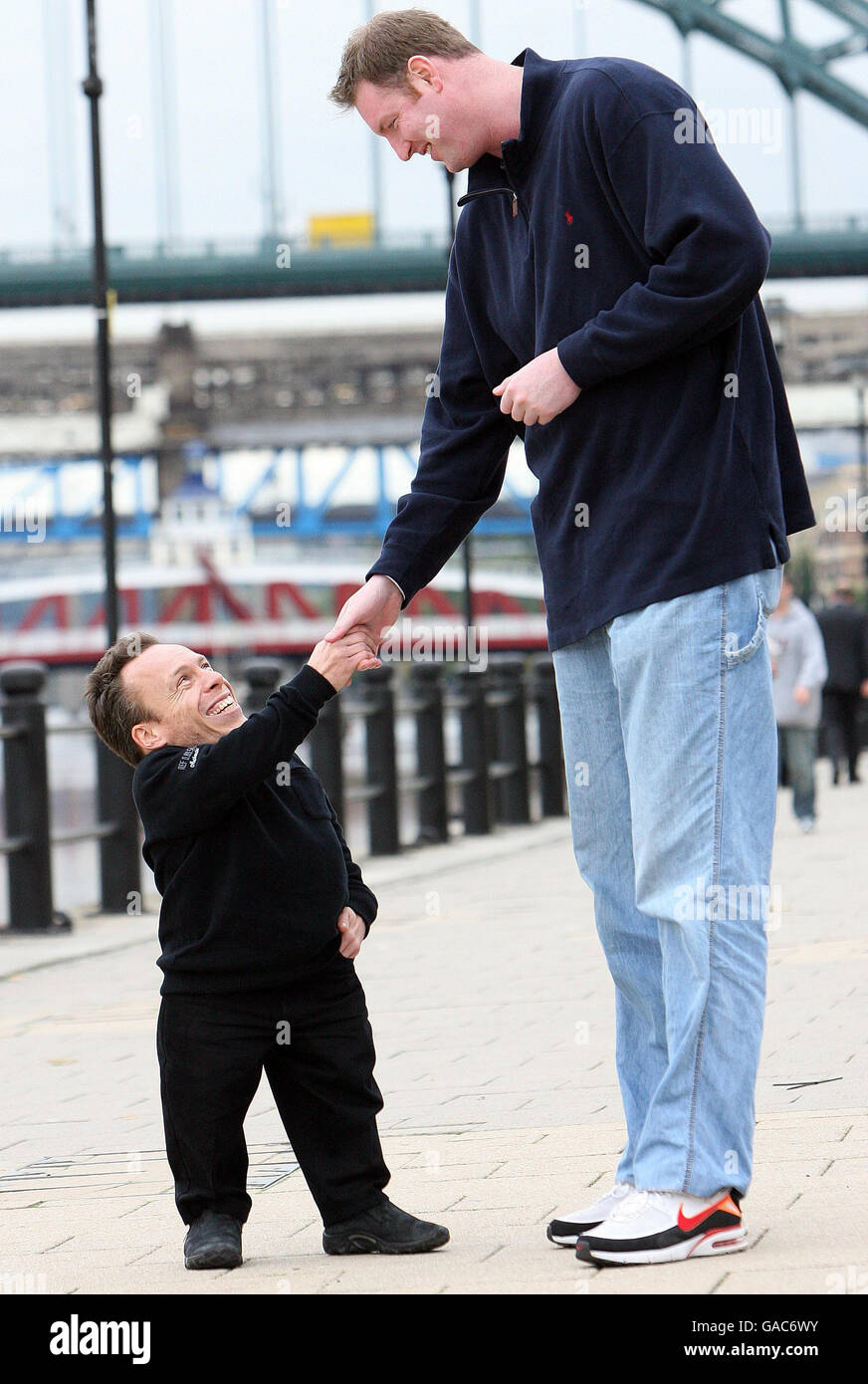 Britains tallest man hi-res stock photography and images - Alamy