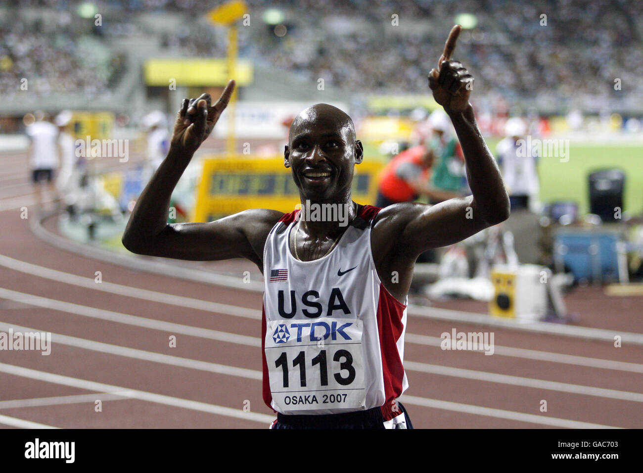 USA's Bernard Lagat celebrates winning the 5000 metres Stock Photo - Alamy