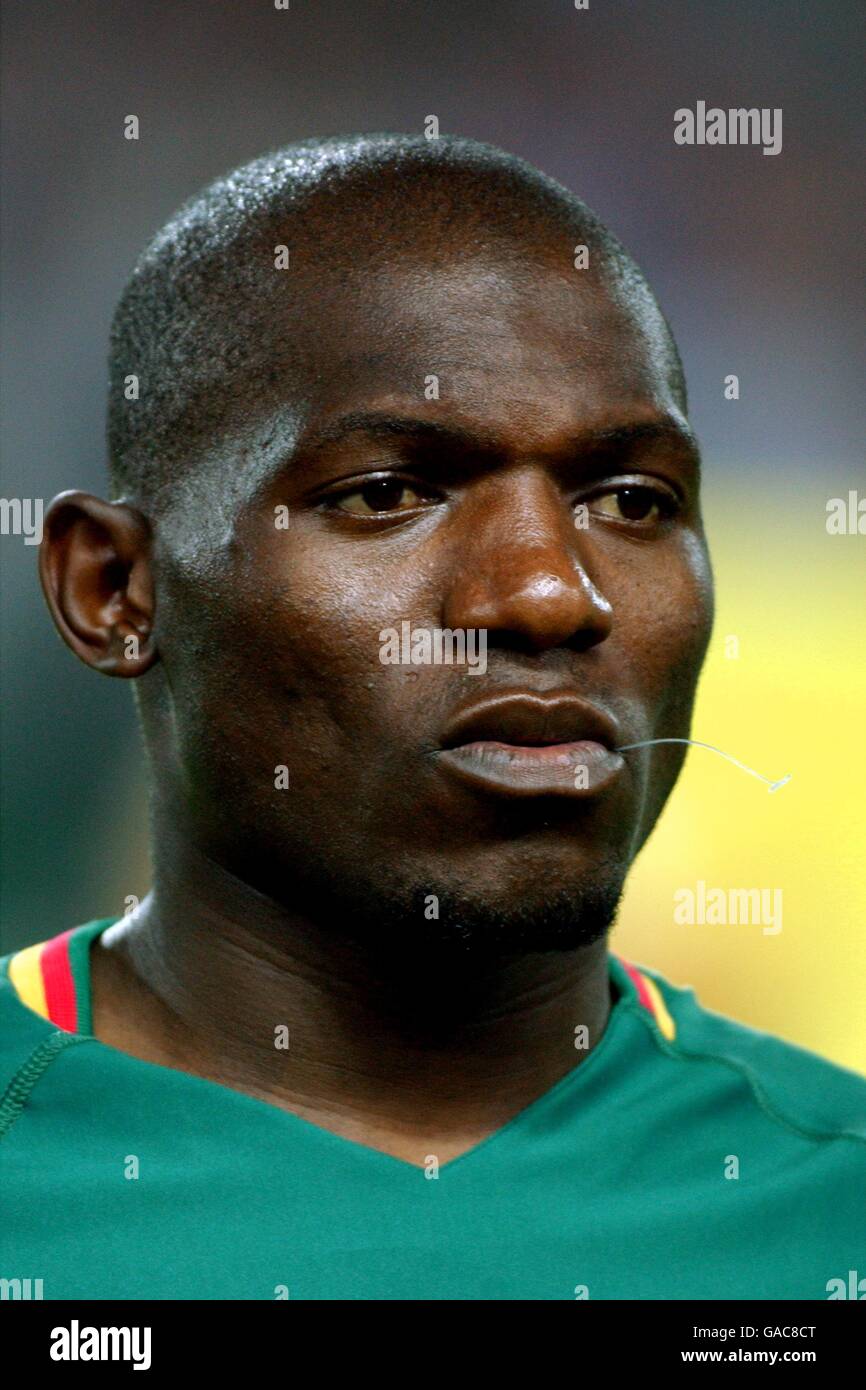 Soccer fifa world cup 2002 group e cameroon v germany hi-res stock ...