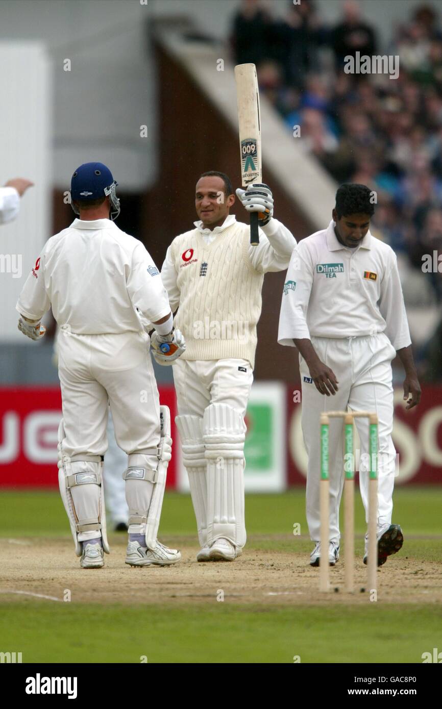 Cricket stewart century hi-res stock photography and images - Alamy