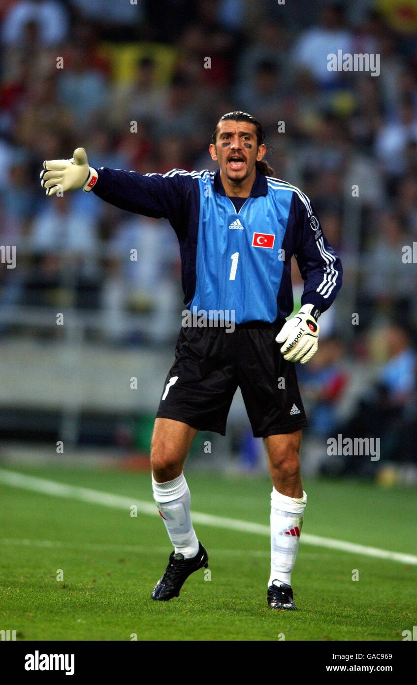 Turkey goalkeeper rustu recber hi-res stock photography and images - Alamy