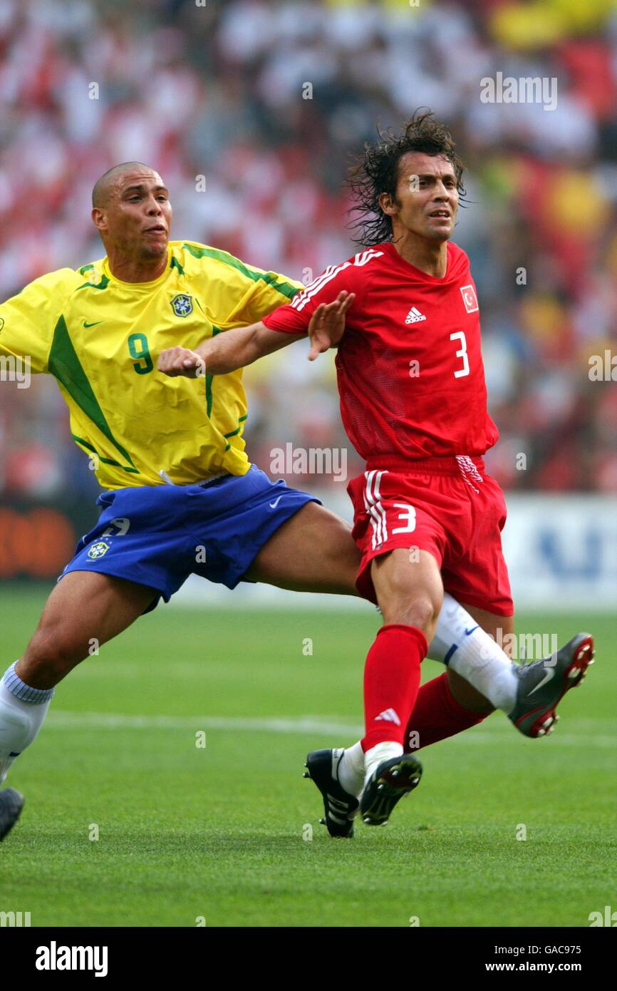 Ronaldo 2002 world cup hi-res stock photography and images - Alamy