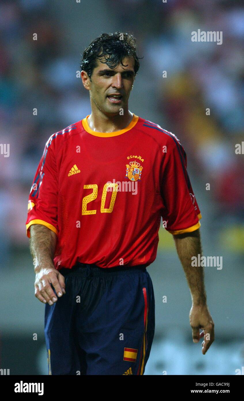 Soccer - FIFA World Cup 2002 - Group B - Spain v Paraguay. Spain's ...